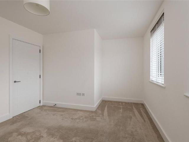 2 bedroom end of terrace house to rent