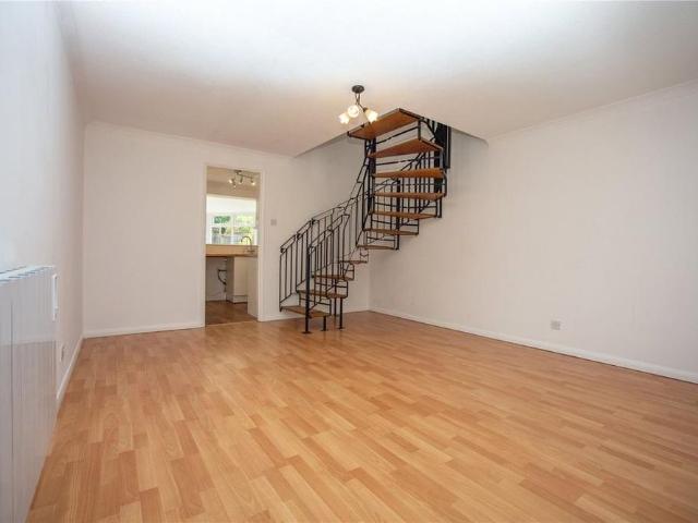 2 bedroom end of terrace house to rent