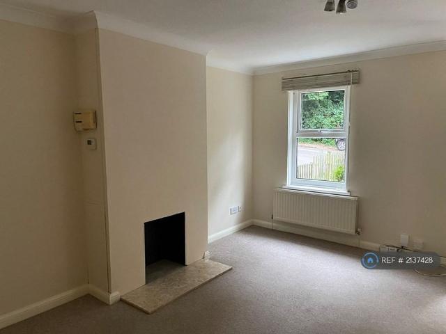 2 bedroom end of terrace house to rent