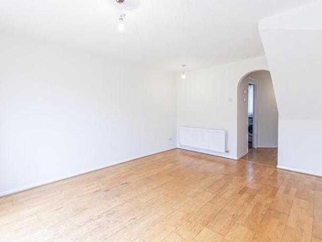2 bedroom end of terrace house to rent