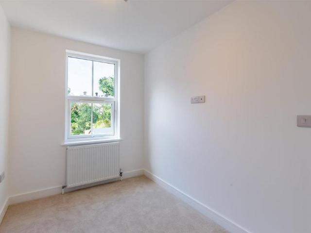2 bedroom end of terrace house to rent