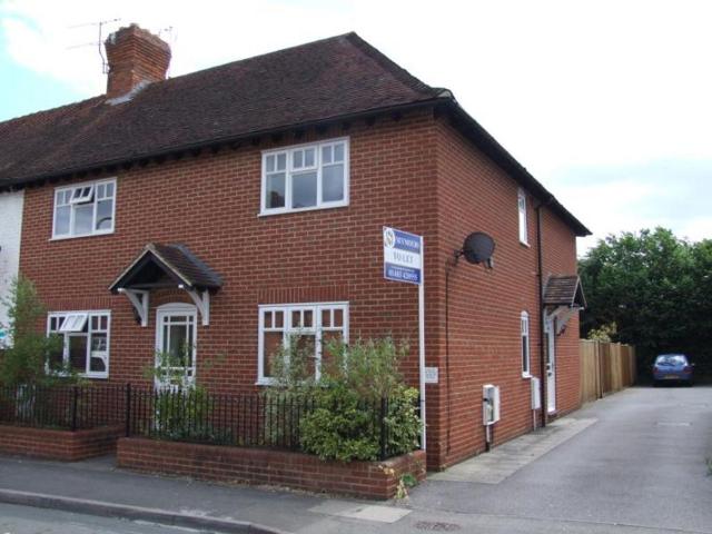 2 bedroom end of terrace house to rent