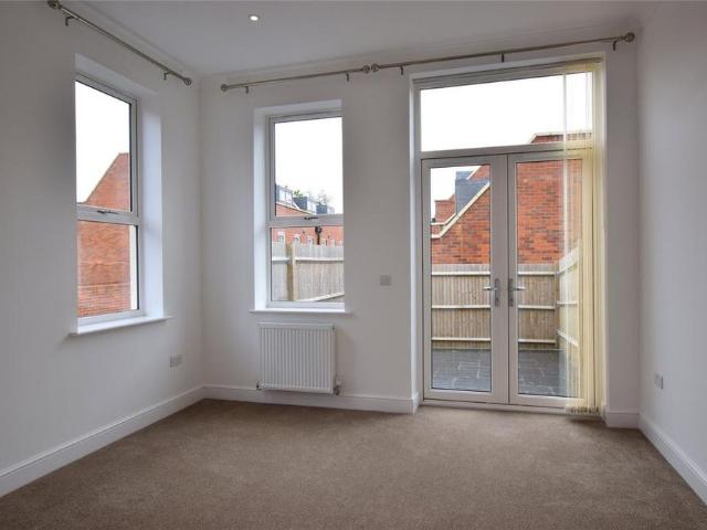 2 bedroom end of terrace house to rent