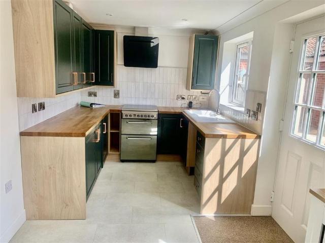 2 bedroom end of terrace house to rent