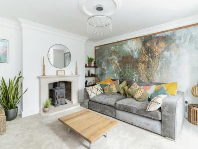 2 bedroom end of terrace house to rent