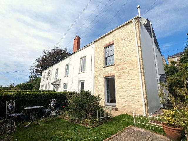 2 bedroom end of terrace house to rent