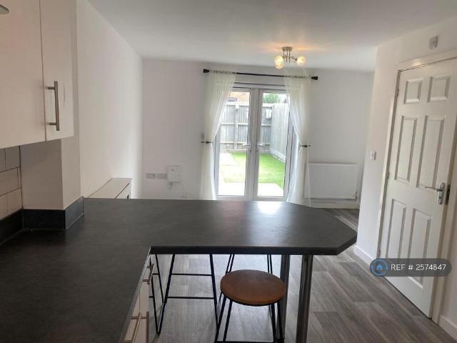2 bedroom end of terrace house to rent