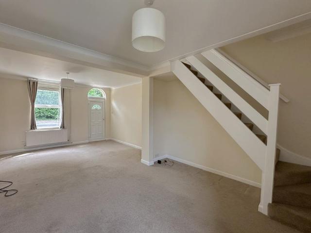 2 bedroom end of terrace house to rent