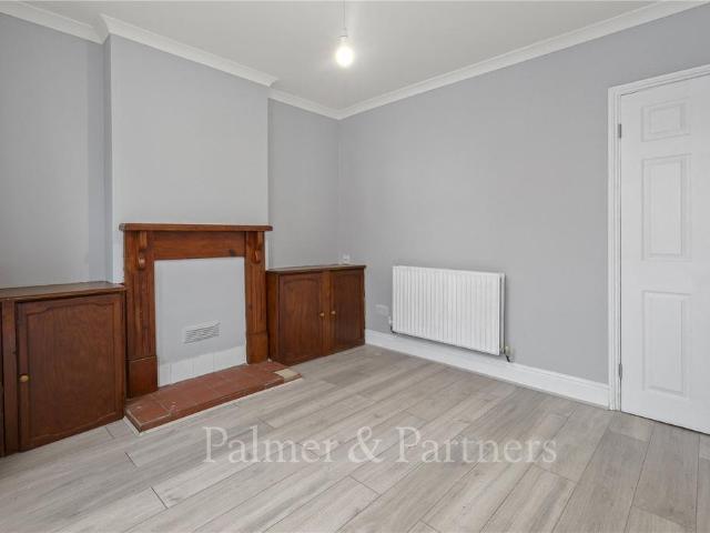 2 bedroom end of terrace house to rent