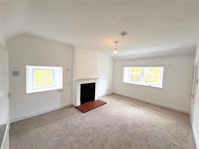 2 bedroom end of terrace house to rent