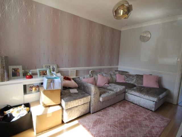 2 bedroom end of terrace house to rent
