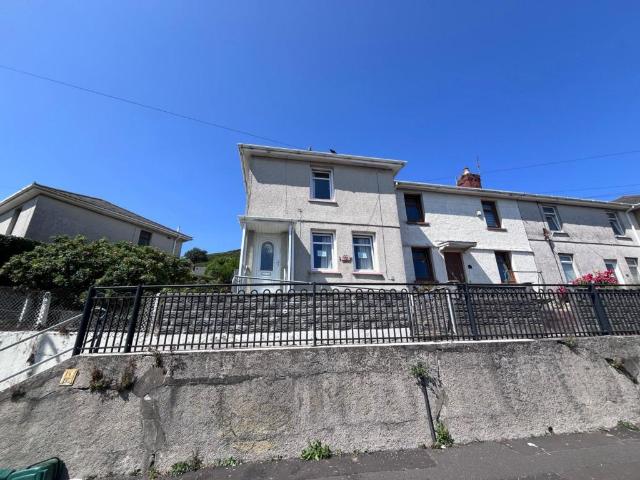 2 bedroom end of terrace house to rent
