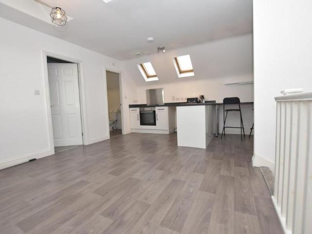 2 bedroom end of terrace house to rent