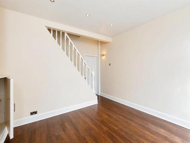2 bedroom end of terrace house to rent