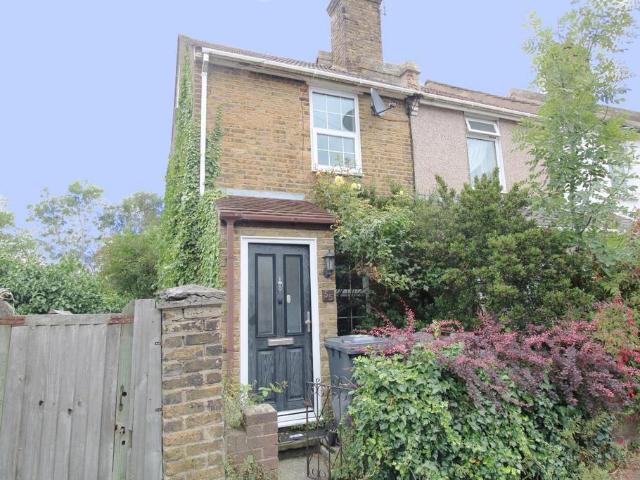 2 bedroom end of terrace house to rent