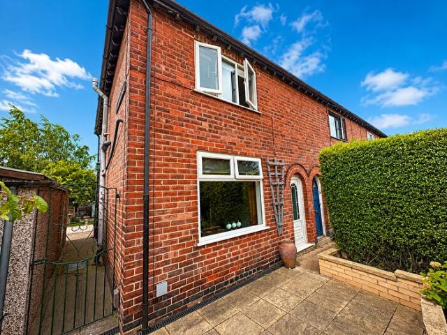 2 Bedroom End Of Terrace House To Rent In Victor Crescent, Nottingham, NG10