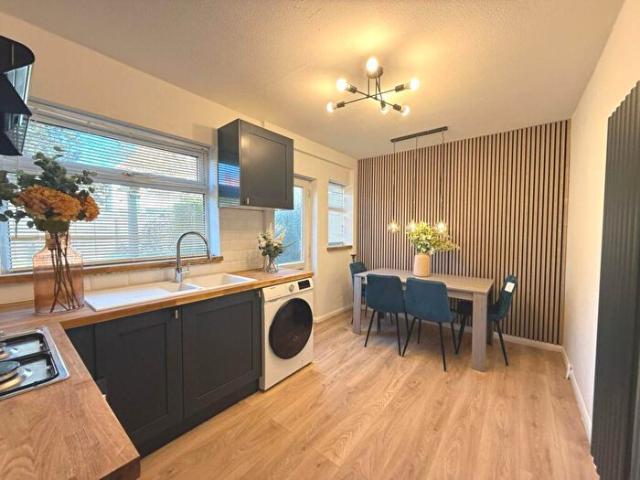 2 Bedroom End Of Terrace House To Rent In Woodside Road, Nottingham, NG9