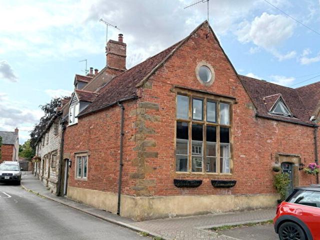2 Bedroom End Of Terrace House To Rent In Kineton, CV35