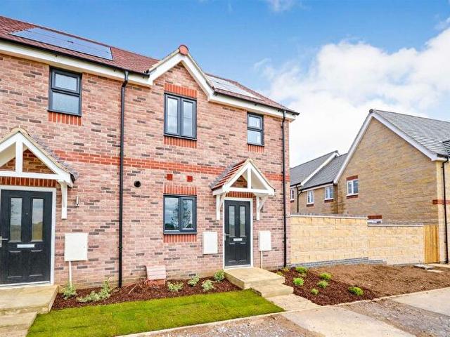 2 Bedroom End Of Terrace House To Rent In London Road, Corby, NN17