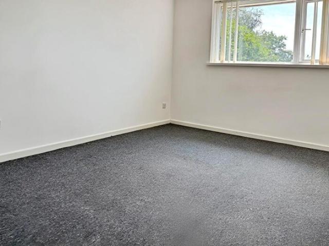 2 Bedroom End Of Terrace House To Rent In Pant Yr Helyg, SA5