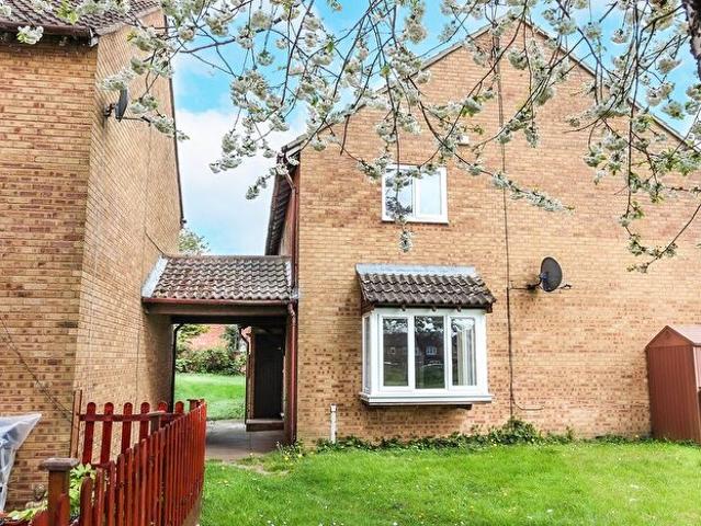 2 Bedroom End Of Terrace House To Rent In Senwick Drive, Wellingborough, NN8