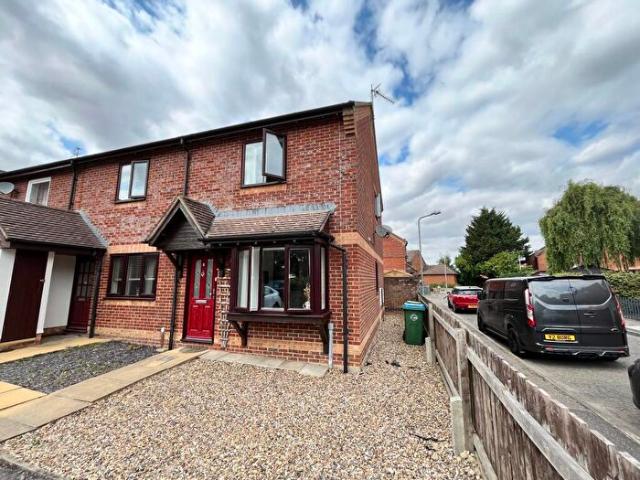 2 Bedroom End Of Terrace House To Rent In Sheridan Close, Aylesbury Buckinghamshire, HP21