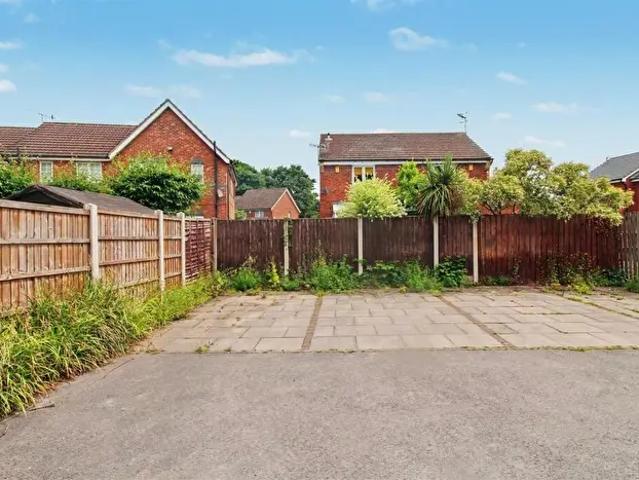 2 Bedroom End Of Terrace House To Rent In Silver Birch Close, Nottingham, NG6