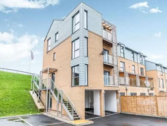 2 bedroom End Terrace Flat to rent, Farleigh Road, Canterbury.