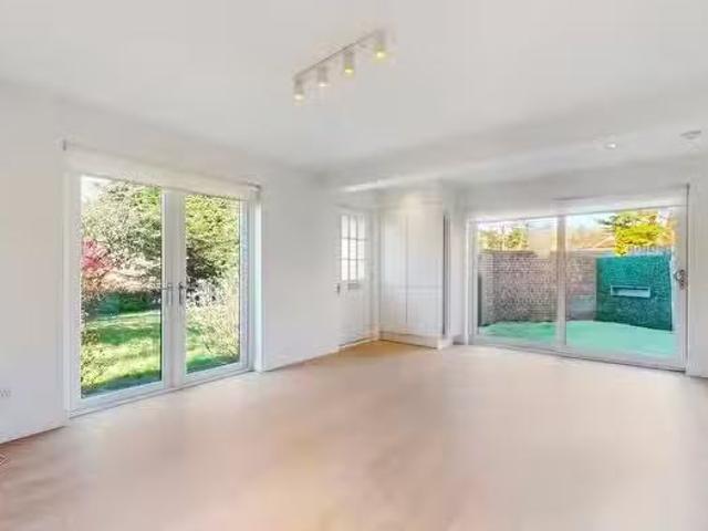 2 Bedroom End Terrace House For Sale In Millhouse Drive, Kelvi.