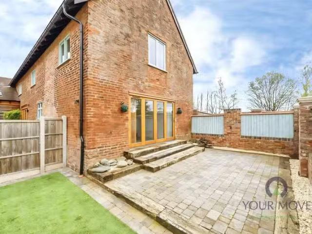 2 bedroom End Terrace House to rent, Wolverhampton Road, Prest.