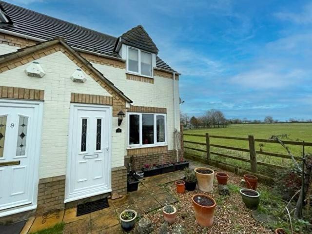 2 Bedroom End Terrace House To Rent In Manor Close, Bozeat, NN29