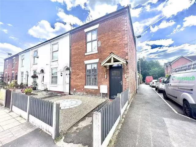 2 bedroom End Terrace House to rent, Manchester Road, Wardley.