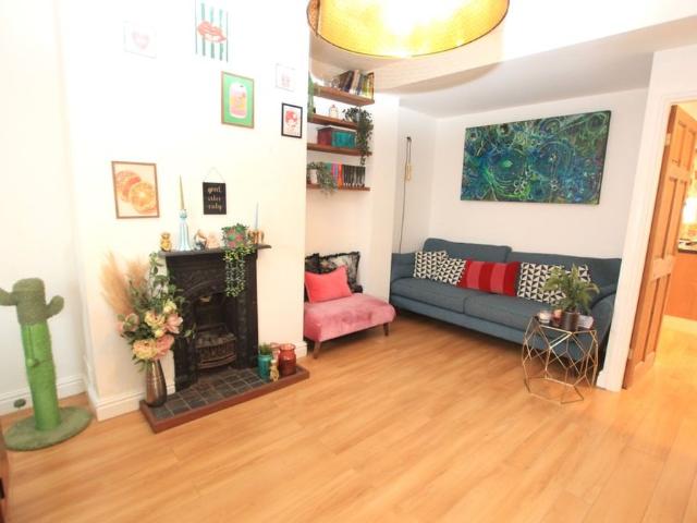 2 Bedroom End Terraced House, Chester