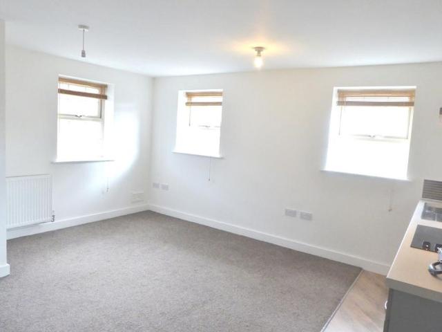 2 Bedroom End Terraced House To Rent
