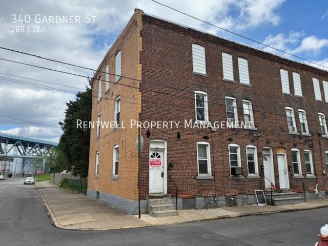 2 Bedroom End Unit Townhome in McKees Rocks