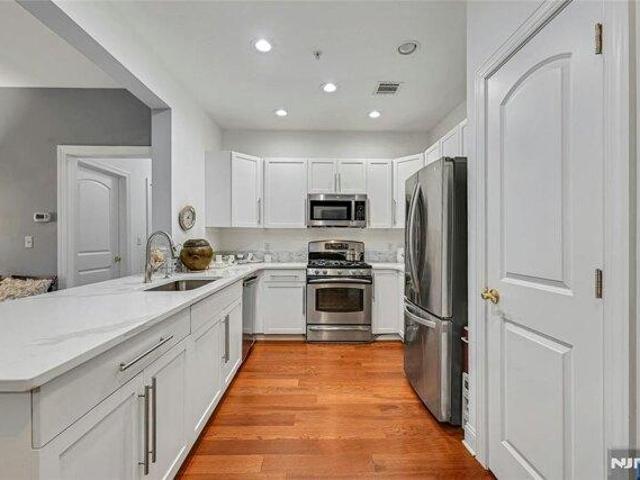 2 bedroom, Englewood NJ 07631 105161022