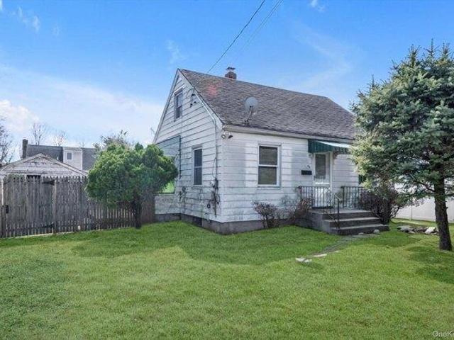 2 bedroom, East Northport NY 11731 103626562