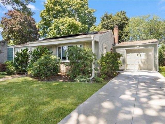 2 bedroom, East Providence RI 02916 104332406