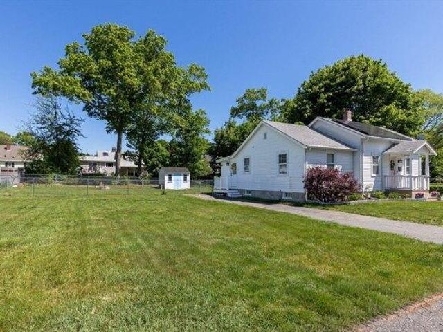 2 bedroom, Easton MA 02356 103221042