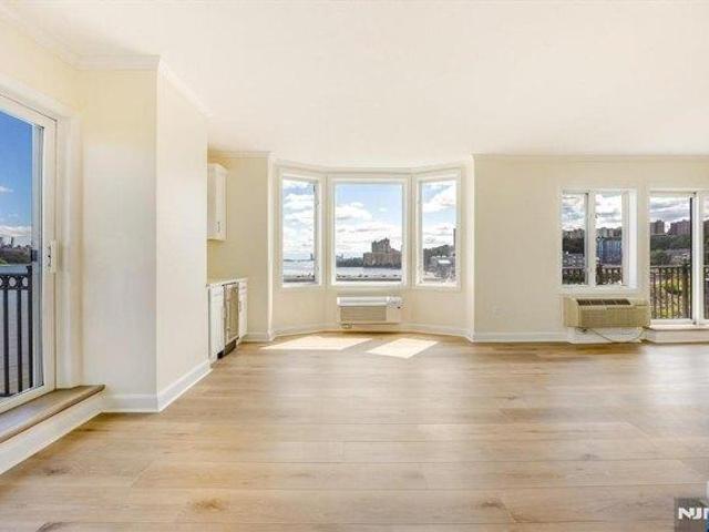 2 bedroom, Edgewater NJ 07020 104232972