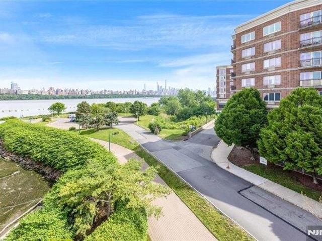 2 bedroom, Edgewater NJ 07020 104608028