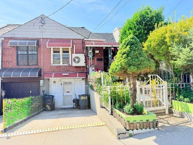 2 bedroom, Elmhurst NY 11373 105206199
