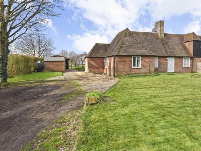2 Bedroom Equestrian Facility Character Property