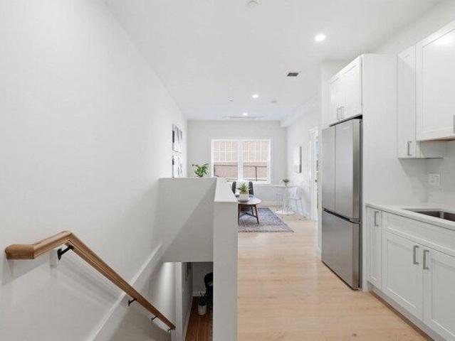 2 bedroom, Everett MA 02149 105439400
