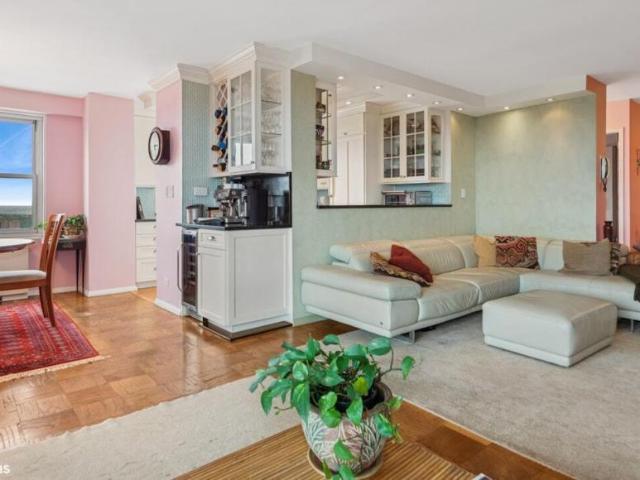 2 bedroom, Forest Hills NY LS97049172