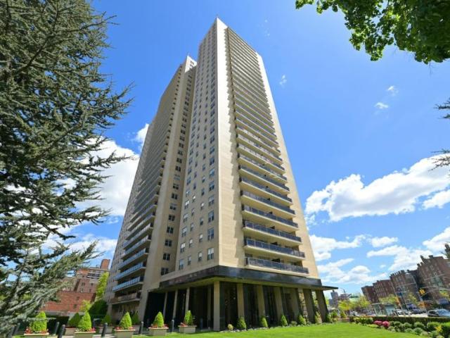 2 bedroom, Forest Hills NY LS97049185