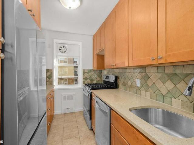 2 bedroom, Forest Hills NY 102243468