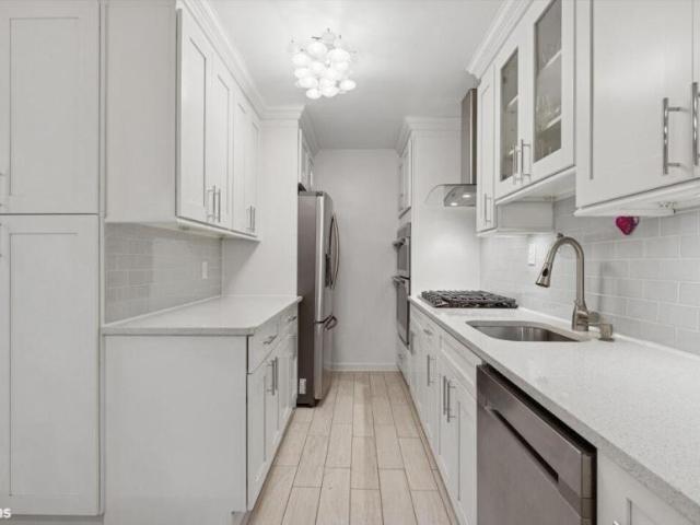 2 bedroom, Forest Hills NY 102243480