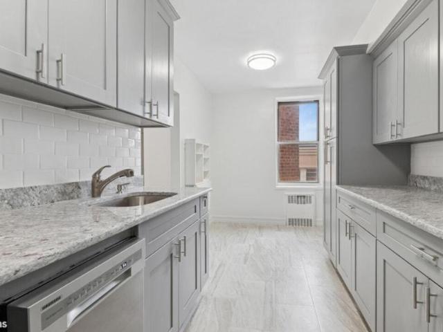 2 bedroom, Forest Hills NY 102245867