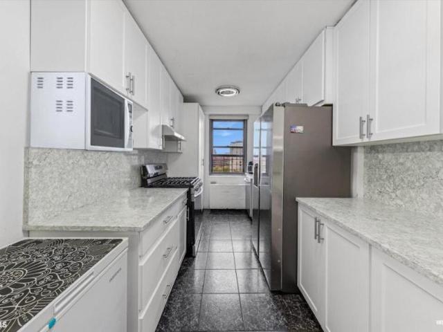 2 bedroom, Forest Hills NY 102245876